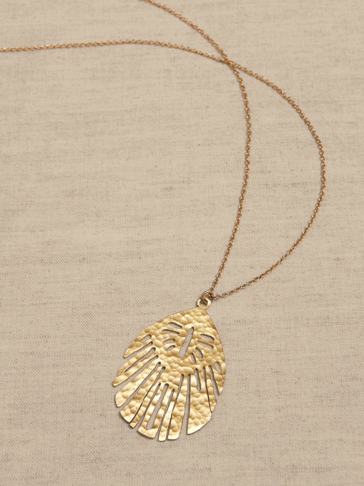 Abstract Leaf Pendant Necklace | Aureus + Argent | Banana Republic