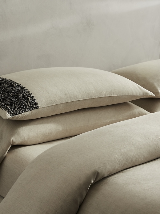 Heirloom Embroidery Shams | Banana Republic