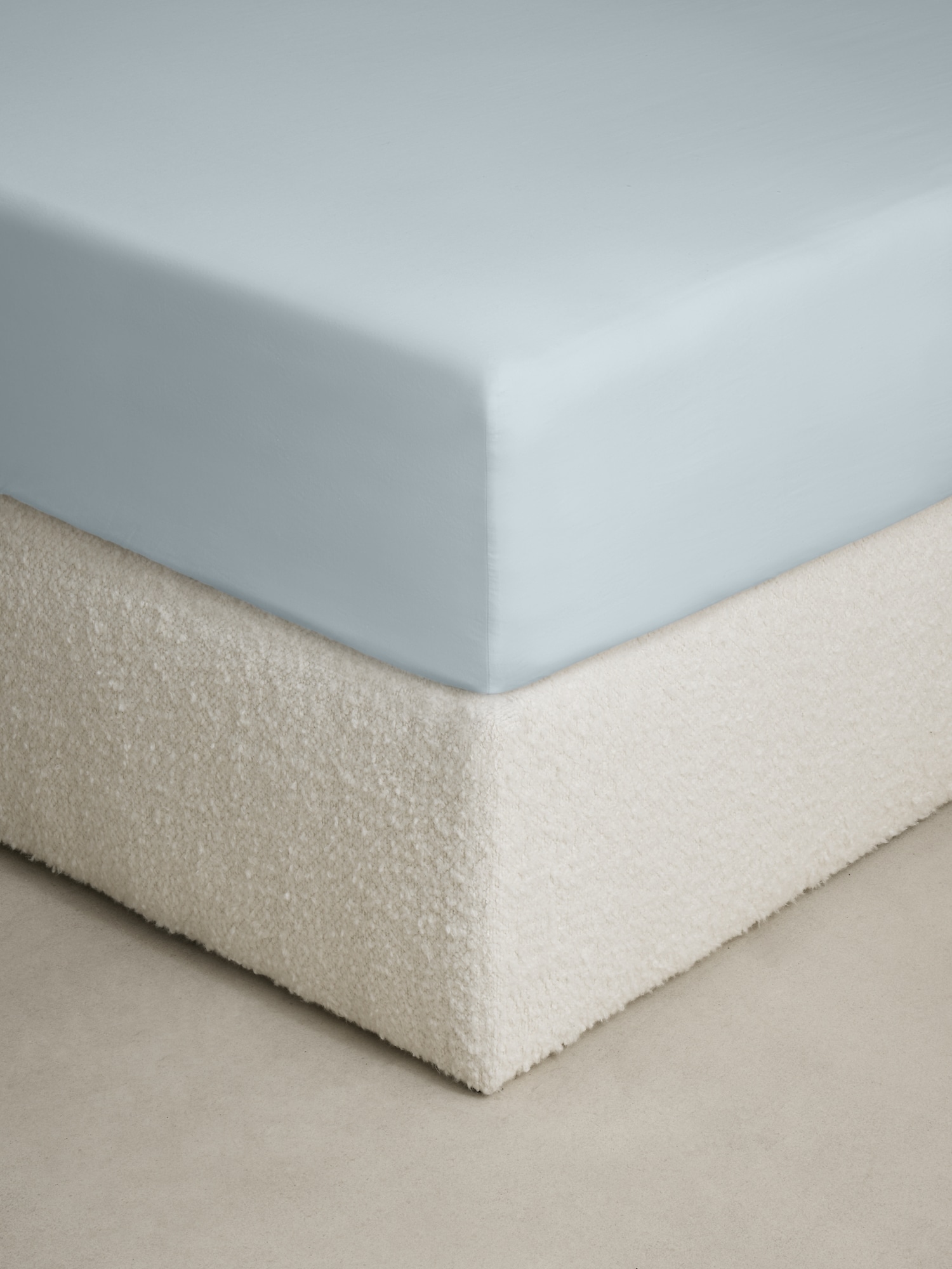 Fine Cotton Sateen Fitted Sheet | Banana Republic