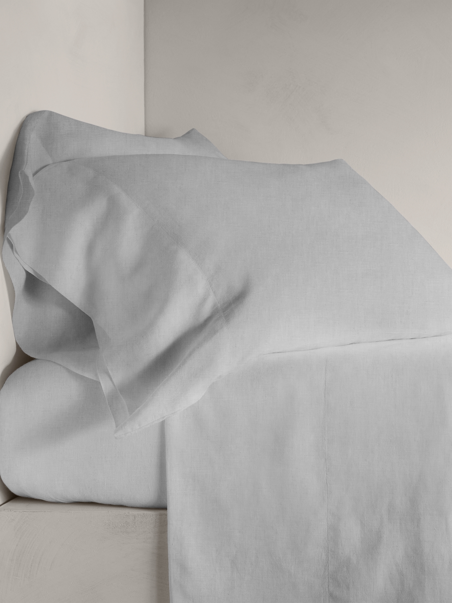 Fine Linen Pillowcases | Banana Republic
