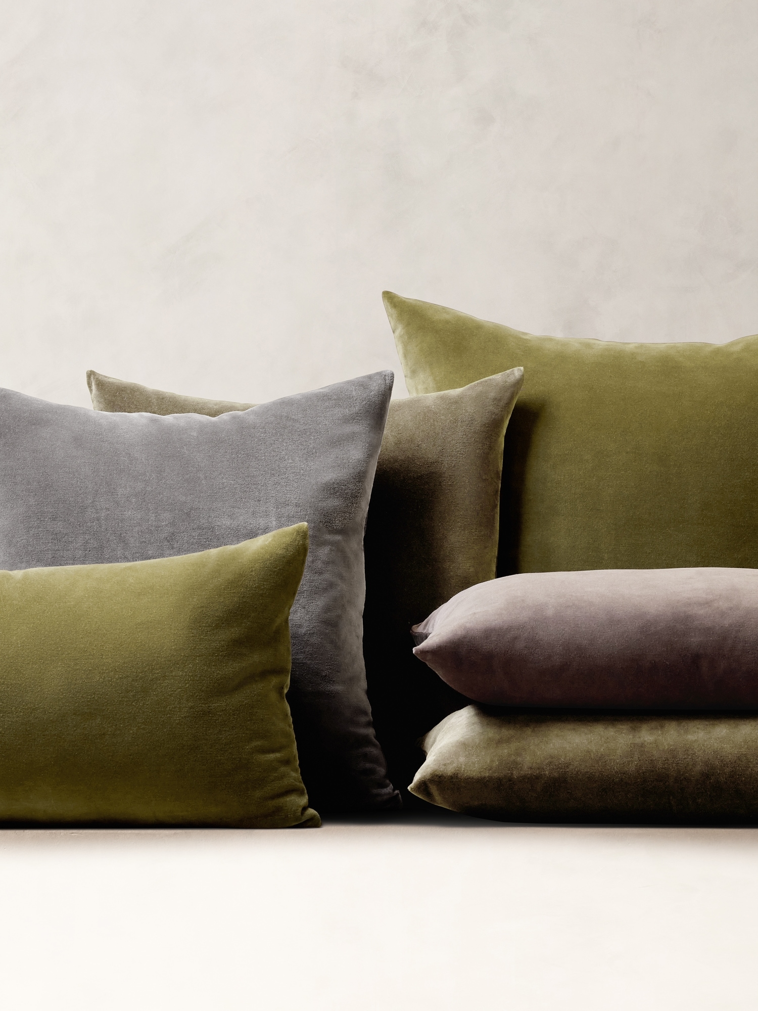 Timeless Velvet Pillow | Banana Republic