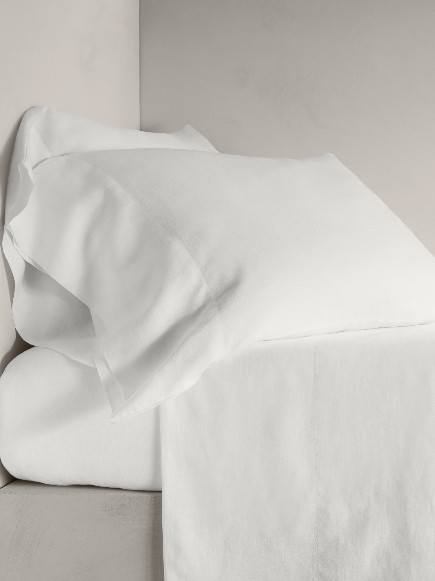 Fine Linen Pillowcases | Banana Republic