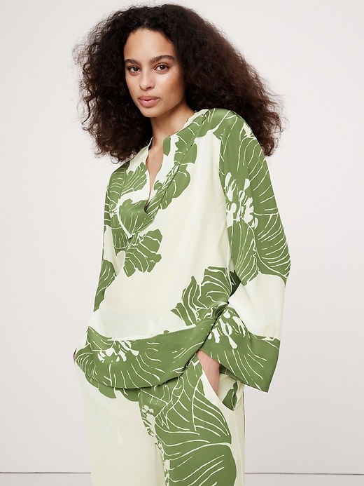 Relaxed Matte Silk V-Neck Top | Banana Republic
